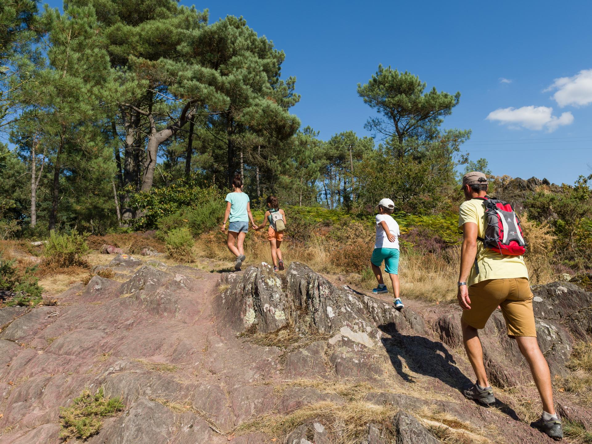 Trémelin Lake and the ‘Chambre aux Loups’ | Brittany tourism