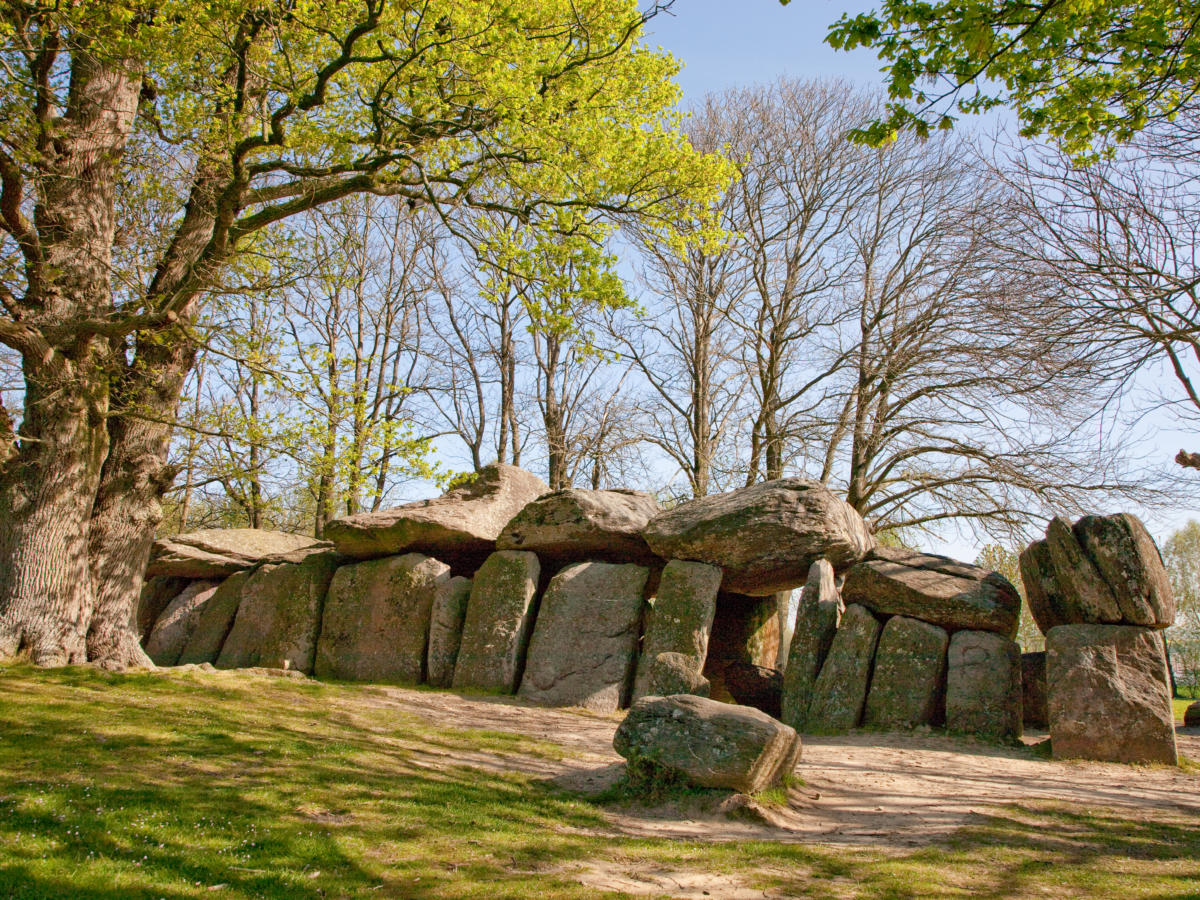 Essé, La Roche aux fées | Brittany tourism
