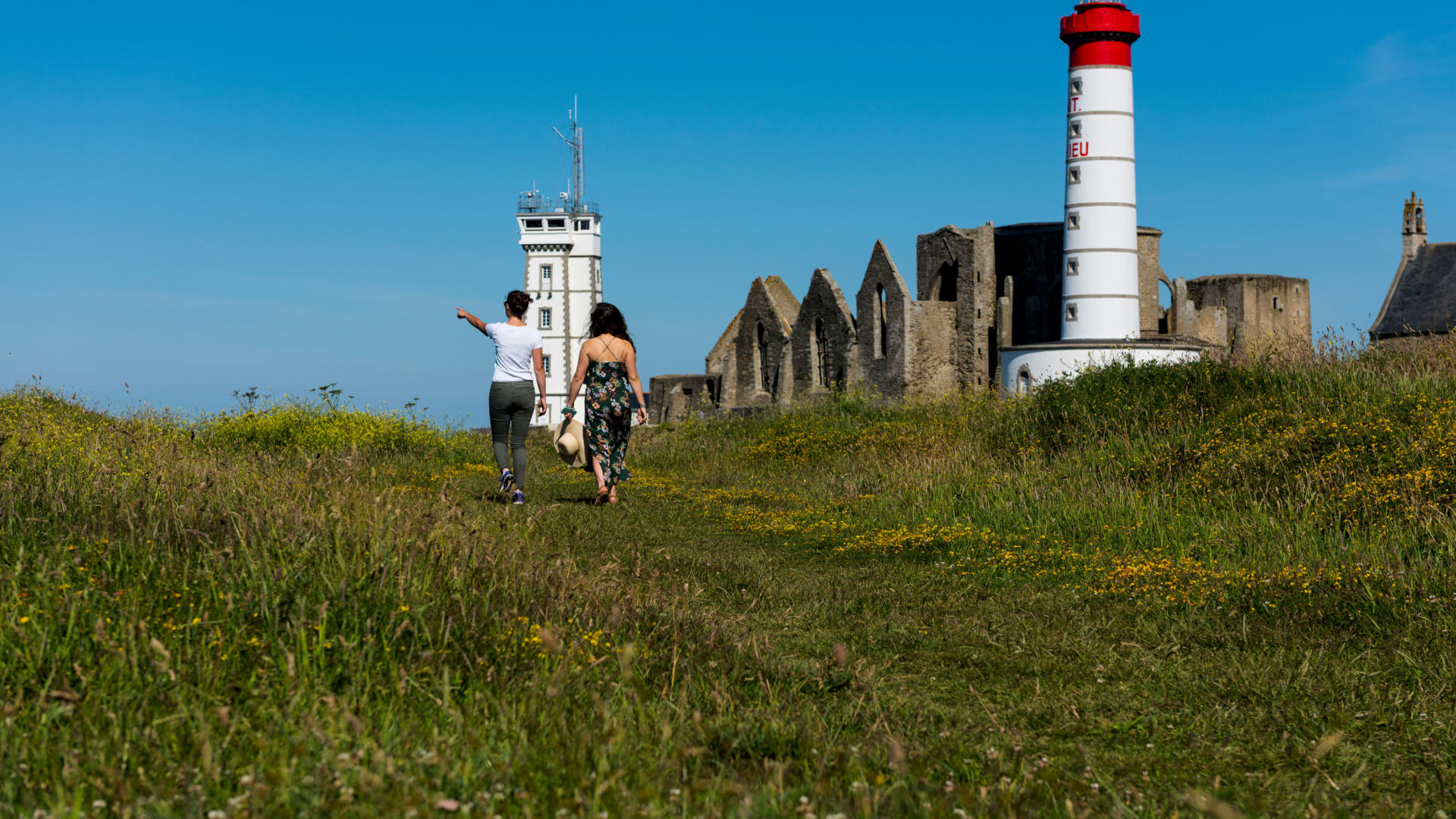 La pointe Saint-Mathieu, côté phare et côté îles | Tourisme Bretagne