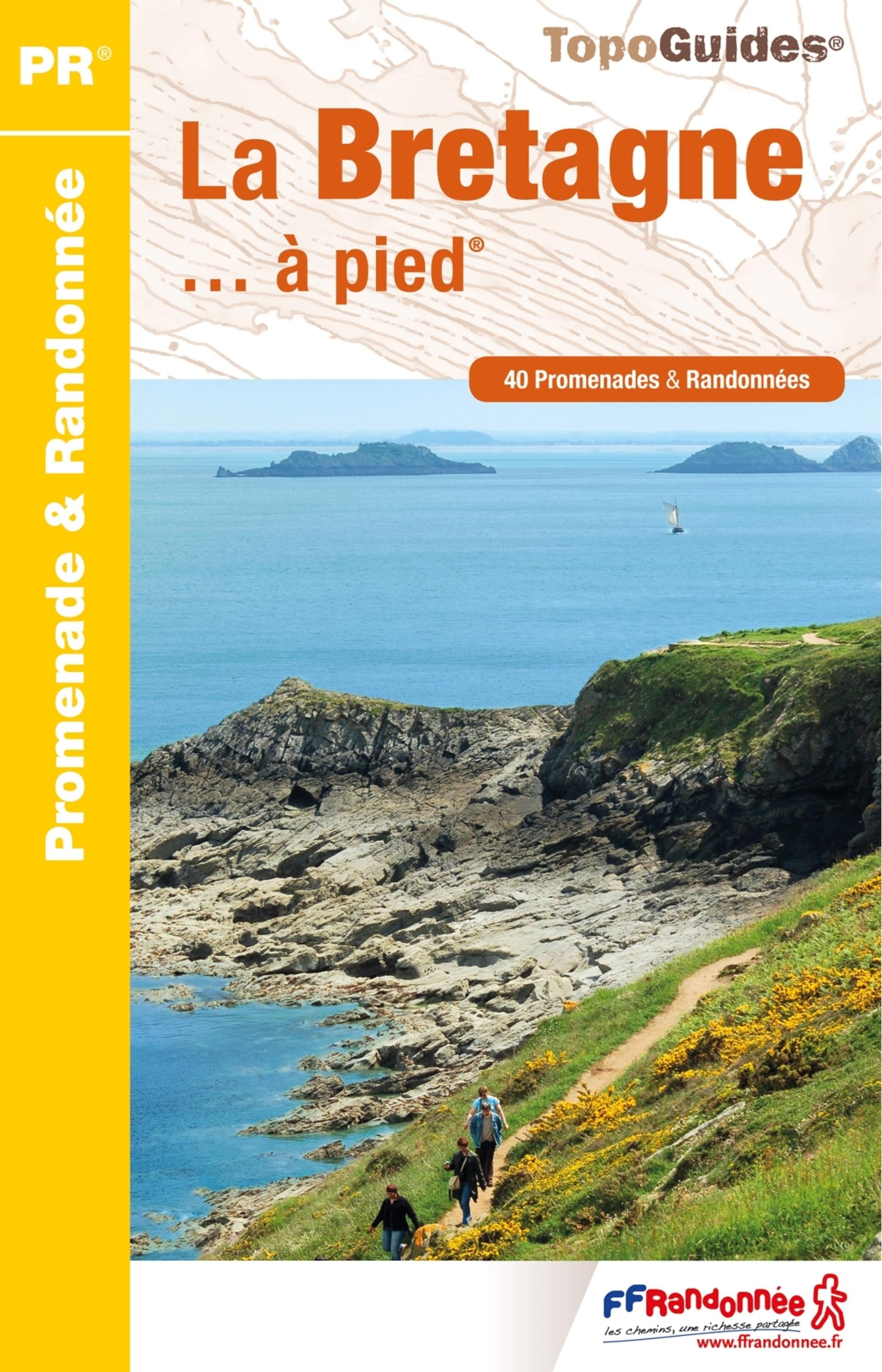 Guides et cartes pour randonner en Bretagne | Tourisme Bretagne