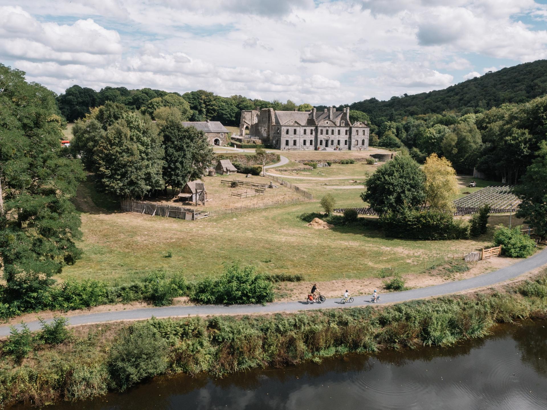 Abbaye de Bon-Repos | Tourisme Bretagne